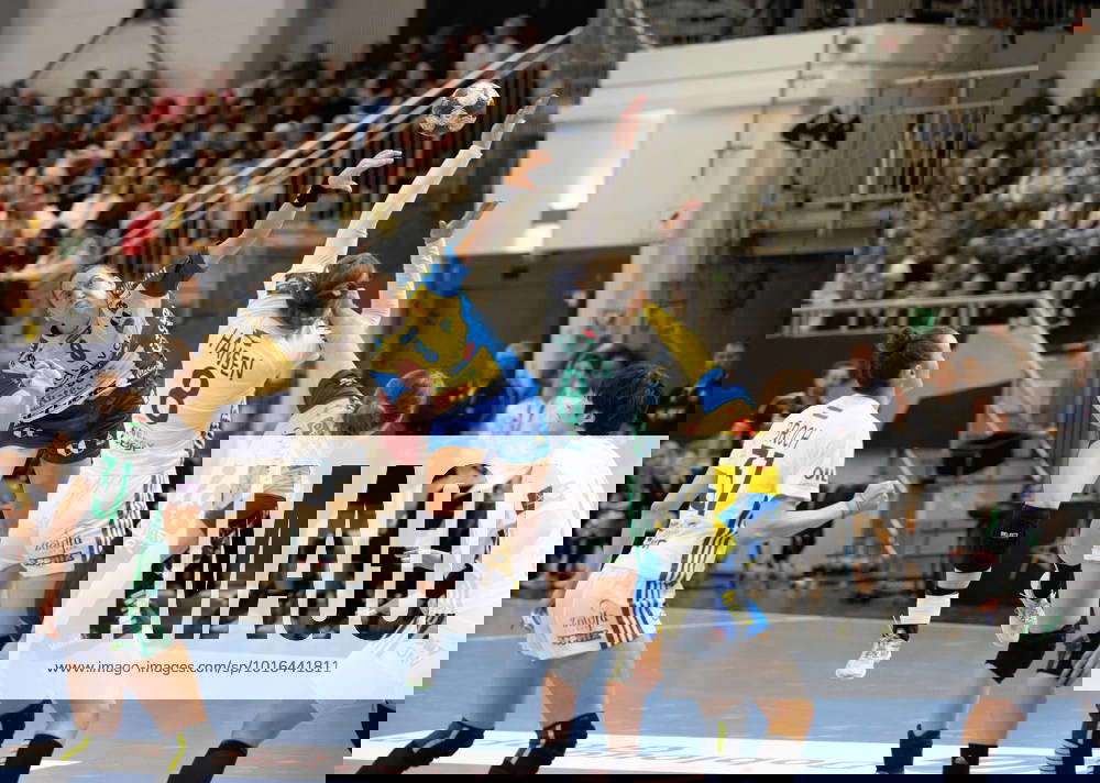 Hamar, Norway, October 16th 2022: Maja Jakobsen (8 Storhamar) takes a shot at the EHF Champions