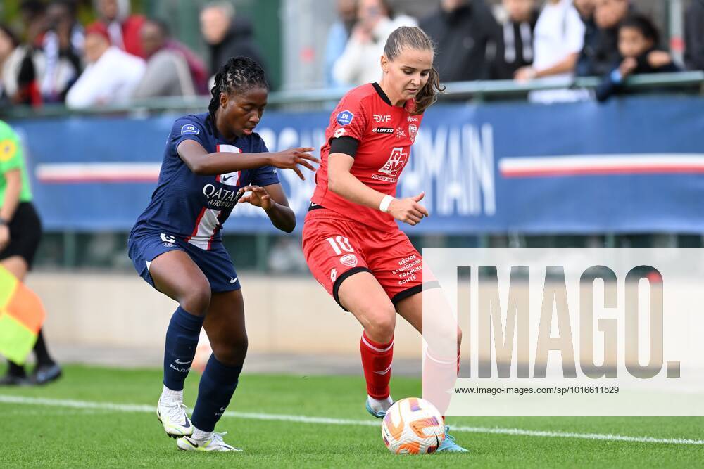 PARIS lr Oriane Jean Francois of Paris Saint Germain women, Madeline Roth of Dijon FCO women