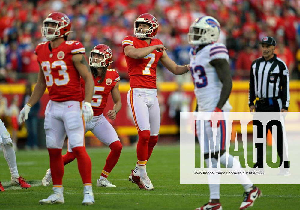 October 19, 2022: Kansas City Chiefs kicker Harrison Butker (7) watches ...