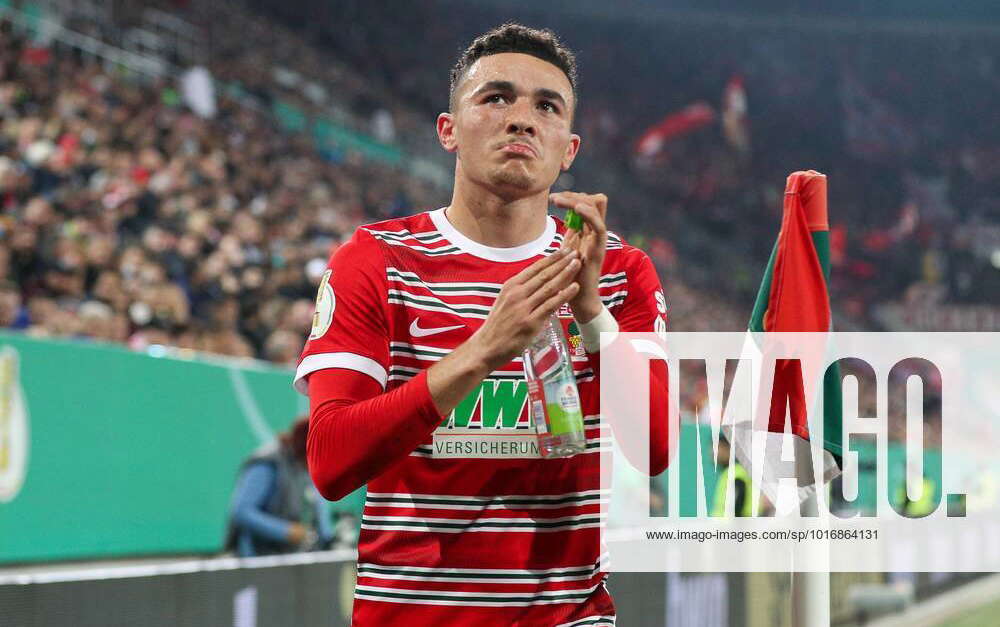 enttaeuschung bei Ruben Vargas 16 (FC Augsburg), FC Augsburg vs. FC ...