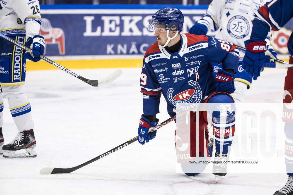 221020 Oskarshamns Patrik Karlkvist during the ice hockey match in the SHL between Leksand and