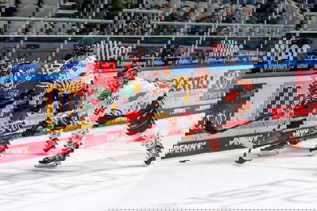 Battle for the puck between Sebastian Wannstroem Augsburger Panther, 40 ...