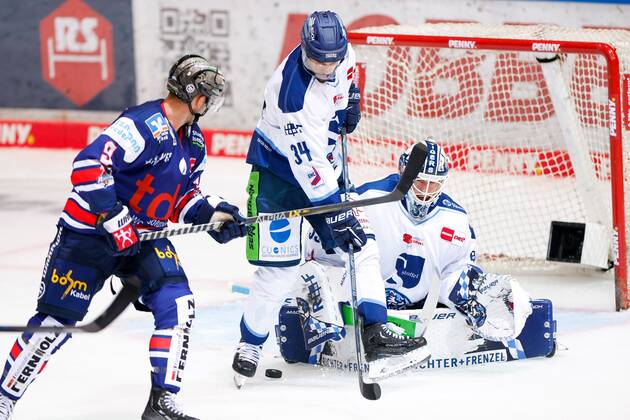 in duel, action, with Brent Raedeke 9 Iserlohn Roosters and Daniel ...