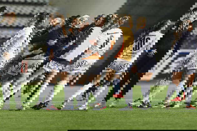 LINKÖPING 20221024 Kalmar players celebrate after Alyssa Mae Walker ...