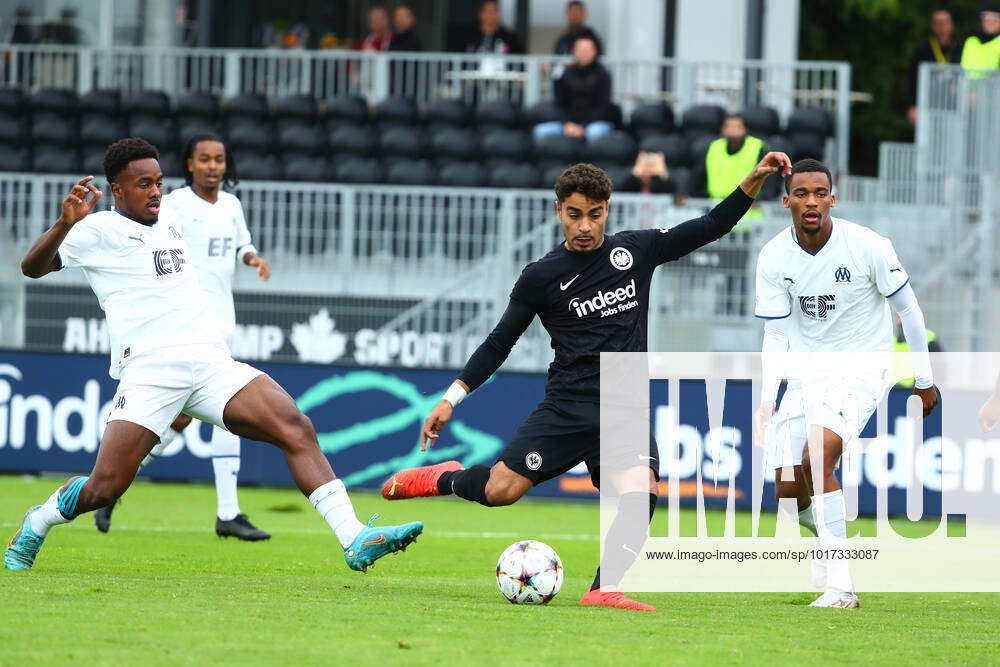 Mehdi Loune Frankfurt scores with this shot to 1 0 against Marseille ...