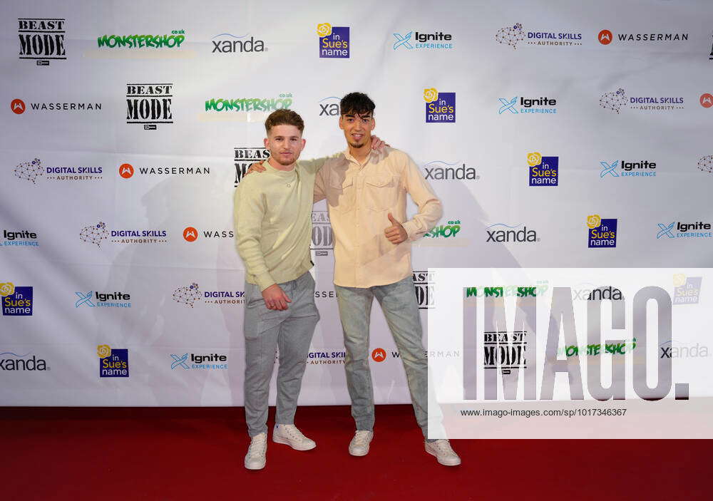 Jasper Pattenden & Adam Leathers of Wycombe Wanderers during the ...