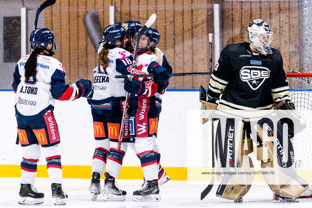 221026 Linköping celebrates after 0 1 and SDEs Lindsey Post depresses ...