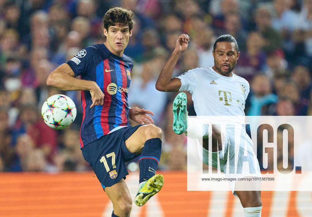 Marcos Alonso, Barca 17 compete for the ball, tackling, duel, header ...