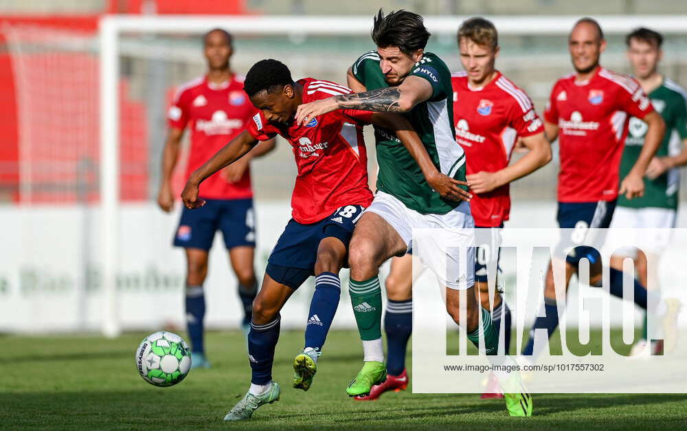 v.li.: Boipelo Mashigo (Unterhaching, 38) Georgios Spanoudakis ...