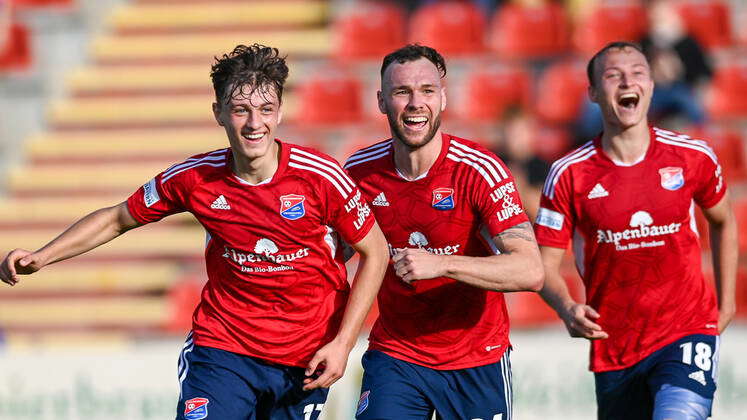 v li Maurice Krattenmacher Unterhaching, 17 Patrick Hobsch Unterhaching ...