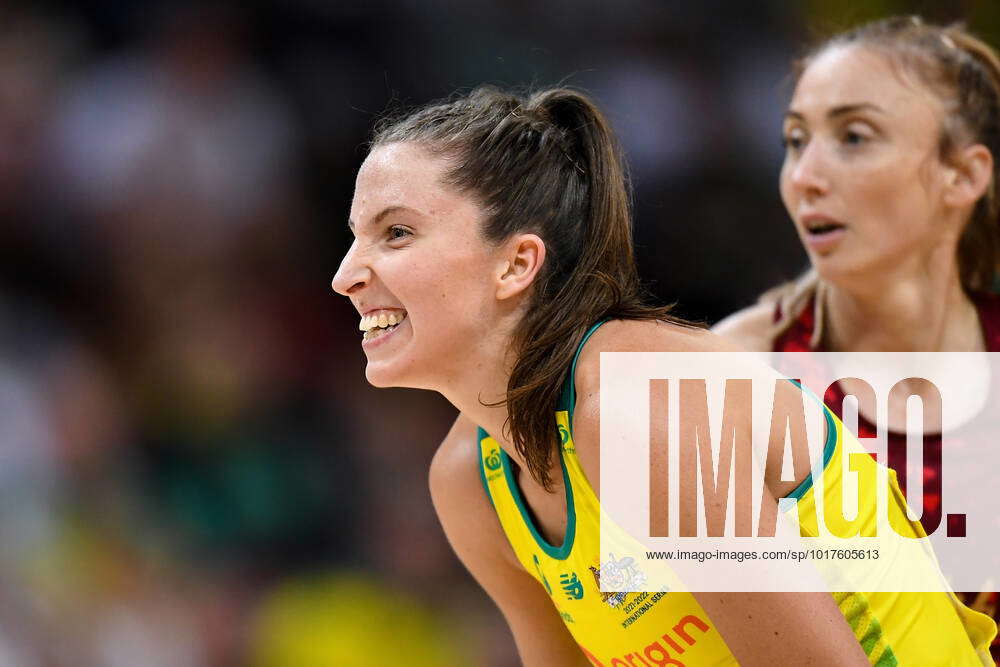 SYDNEY, AUSTRALIA - OCTOBER 30: Amy Parmenter of the Australia Diamonds ...