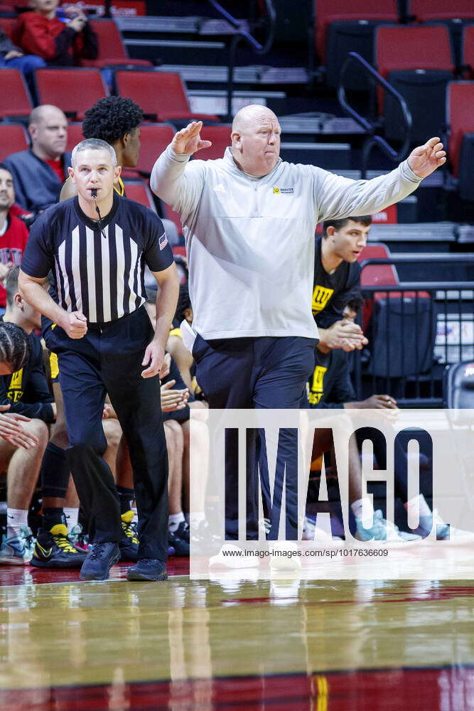 Normal, Illinois, USA: Referee CODY CRUM steps away from DOUG CLINE ...
