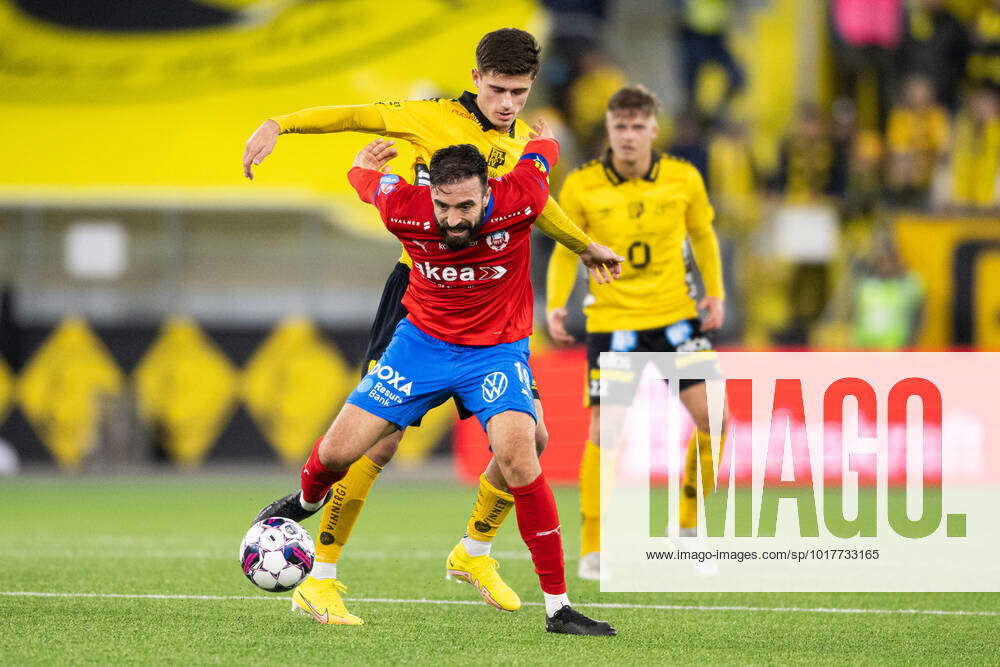 221031 Helsingborgs Abdul Rahman Khalili and Elfsborgs Besfort Zeneli ...