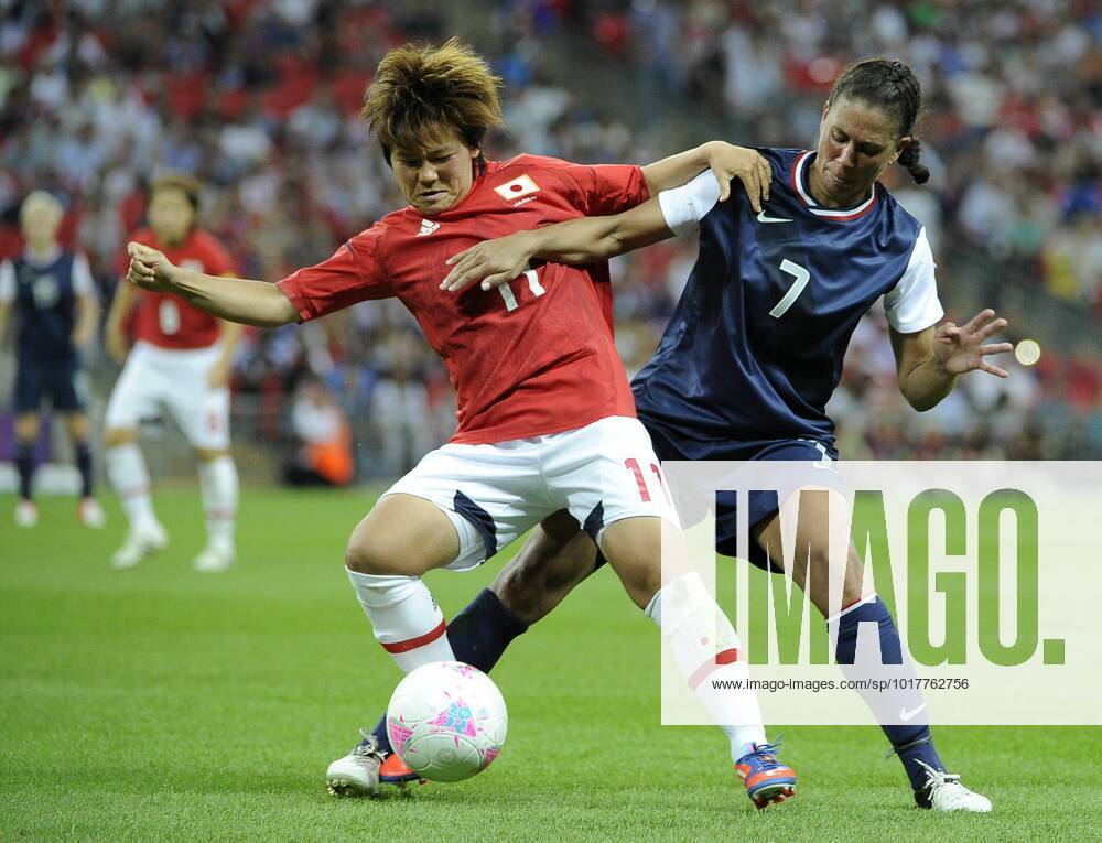 LONDON 2012 08 09 Japan s Shinobu Ohno 11 fights for the ball with ...