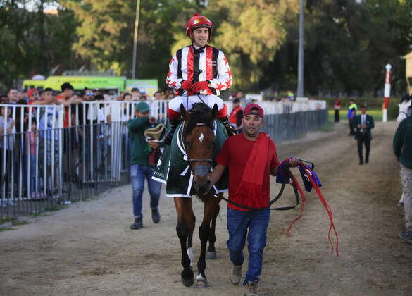 Santiago, 31 de octubre de 2022 Clasico El Ensayo 2022,ganada por ...