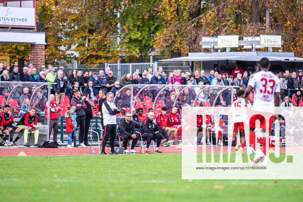 GFC coaching staff from l n r Roland Kroos standing , Danny König and ...