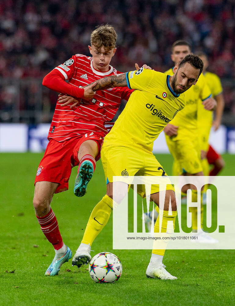 Fight for the ball between Paul Wanner FC Bayern Muenchen, 14 and Hakan Calhanoglu Inter Milan