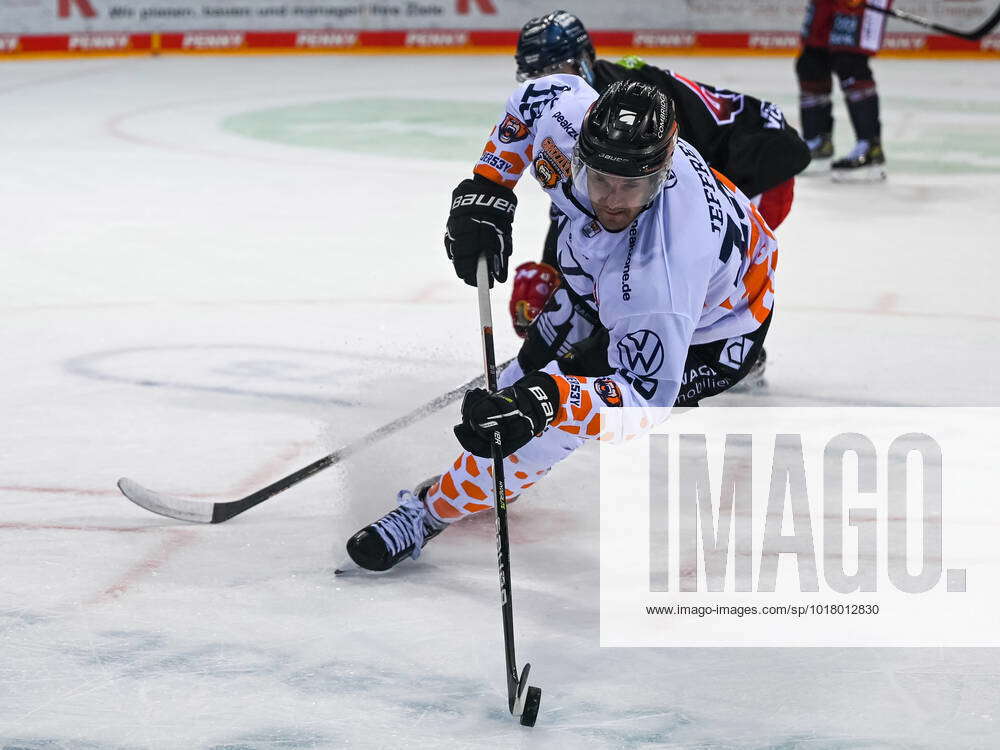 Dustin Jeffrey Grizzlys Wolfsburg, 15 turns quickly and Luca Zitterbart ...