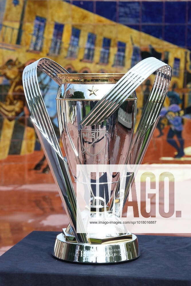 MLS, Fussball Herren, USA MLS Cup-Official F. Anschutz Trophy Arrival ...