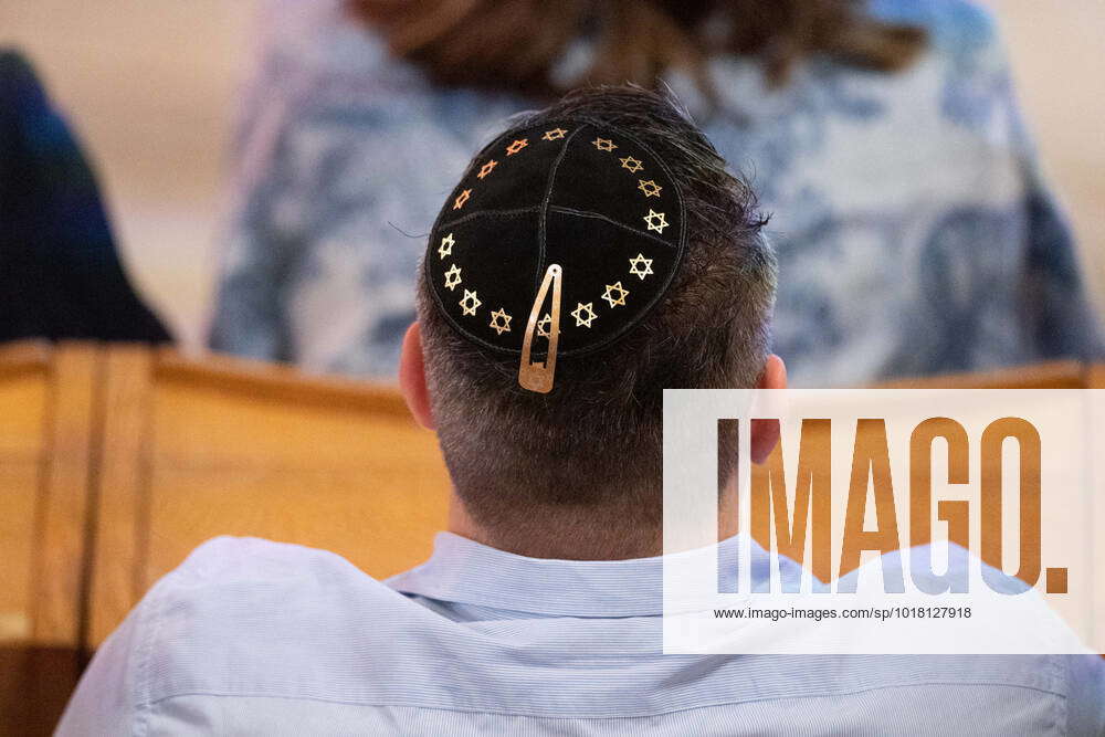 Man with kippa, looking at the back of the head, feature, marginal ...