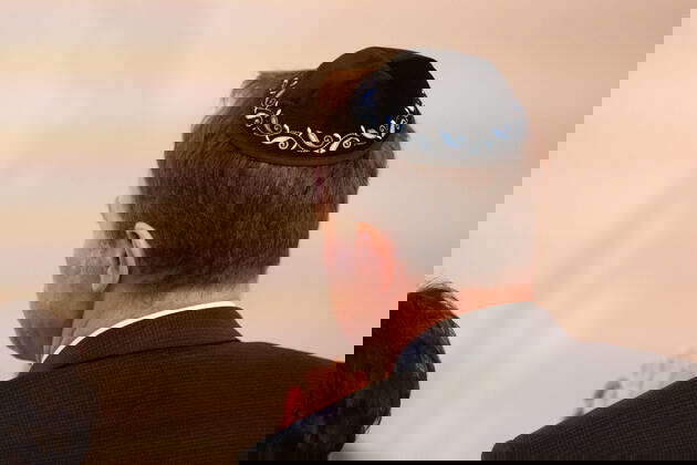 Man with kippa, looking at the back of the head, feature, marginal ...