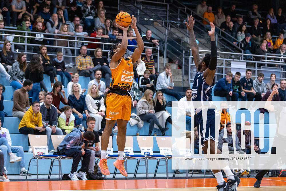 Devonte McCall wiha Panthers Schwenningen, 11 Carlton Guyton Medipolis ...