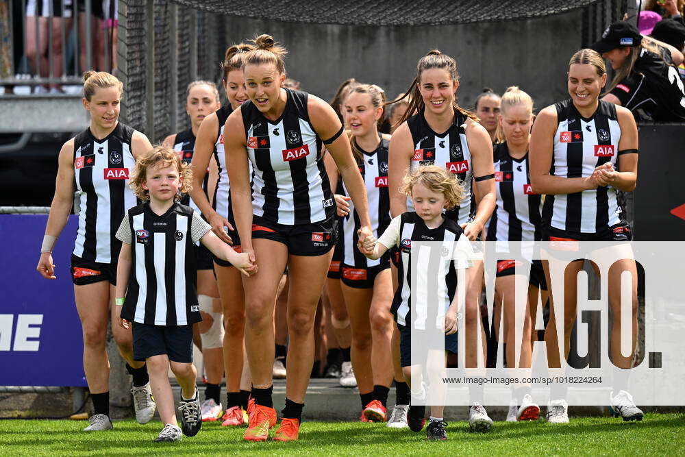AFLW MAGPIES BULLDOGS, Ruby Schleicher of Collingwood (centre) leads ...