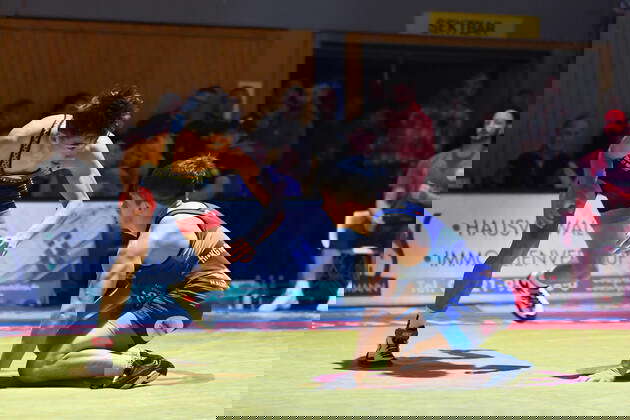 Wrestling Bundesliga 22 23 TuS Adelhausen vs RKG Freiburg 05 11 2022 fight 3 Artem Gebekov in red