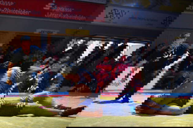 Wrestling Bundesliga 22 23 TuS Adelhausen vs RKG Freiburg 05 11 2022 fight 3 Artem Gebekov in red