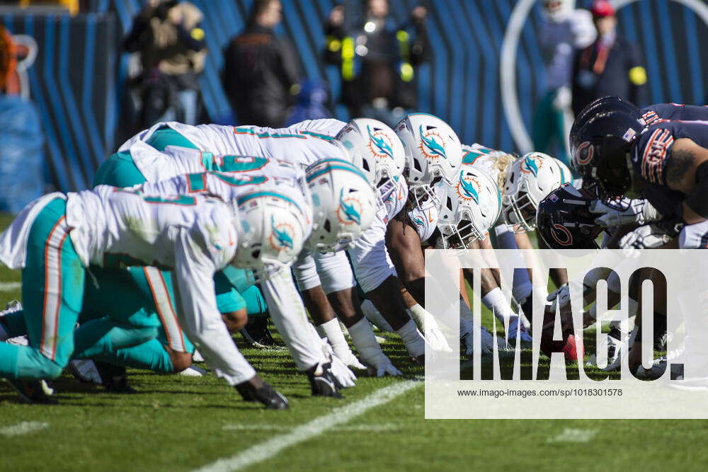 November 6, 2022: Miami Dolphins defensive players line up during a ...
