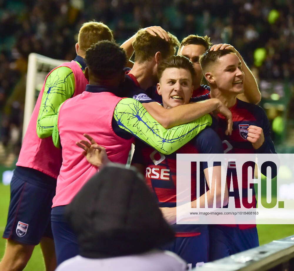 Hibernian v Ross County cinch Premiership Jordan White (right) and ...