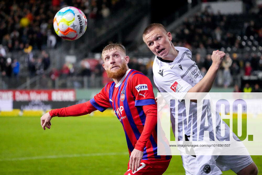 v li Jan Niklas Beste FCH, 37 , Philipp Ochs SVS, 11 , header, header ...