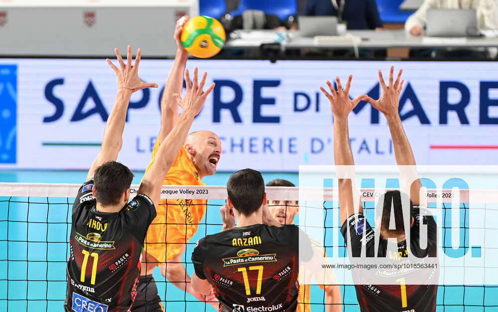 Attack of Lucas Gaspar Hugo Fernando 8 Lisboa E Benfica) during Cucine ...