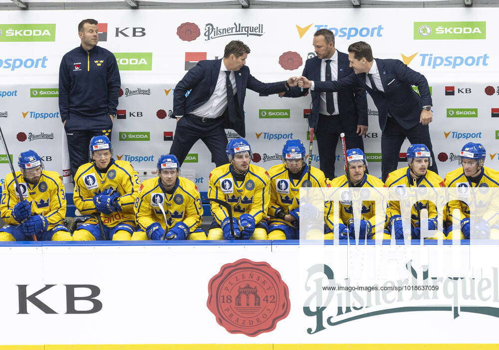 221110 Head coach Sam Hallam during the Karjala Tournament ice hockey ...