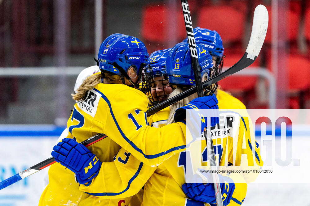 221110 Swedens Anna Brenkle, Sara Lindqvist, Mira Hallin and Linnea ...