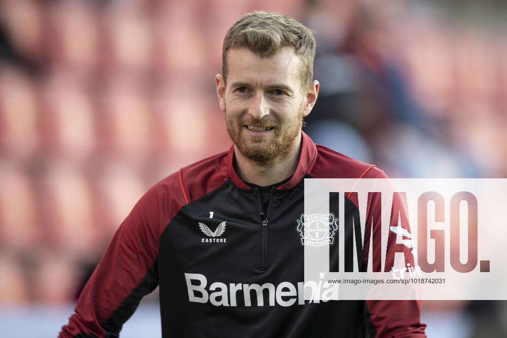 DFL Bayer 04 Leverkusen vs VfB Stuttgart, 12 11 2022 Lukas Hradecky Bayer 04 Leverkusen, 1 before