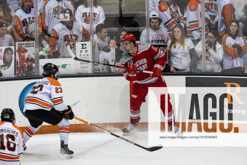 November 12, 2022: Sacred Heart Pioneers forward Austin Magera (24 ...