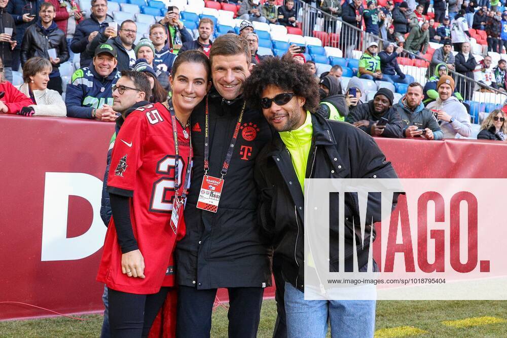 Lisa Mueller, Thomas Mueller 25 FC Bayern Muenchen , Serge Gnabry 7 FC ...