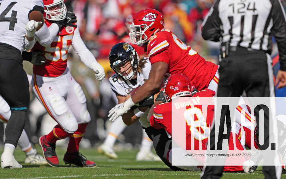 Kansas City Chiefs defensive tackle Chris Jones (95) and Kansas City ...