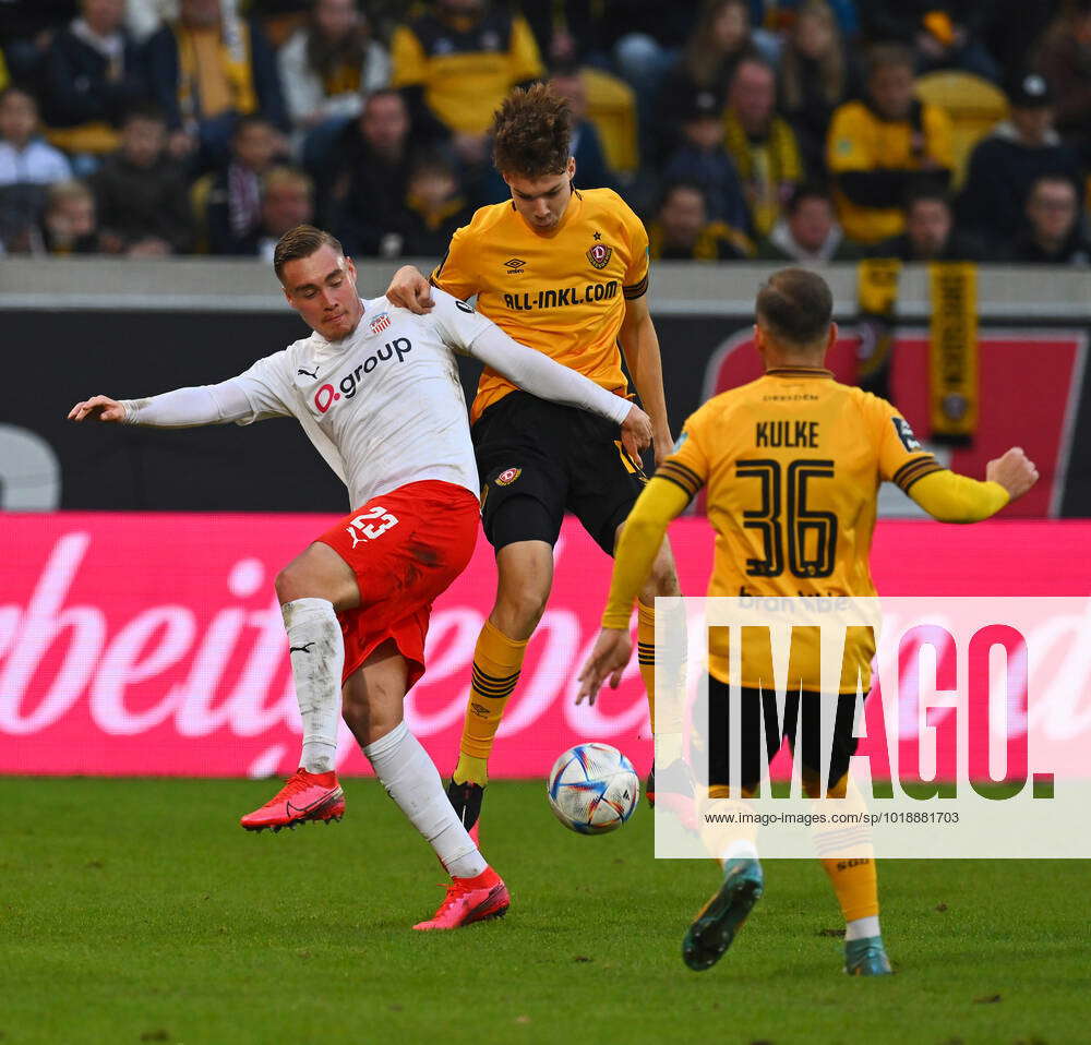 v.l.: Lukas Felix Krüger (Zwickau) gegen Paul Lehmann und Max Kulke ...