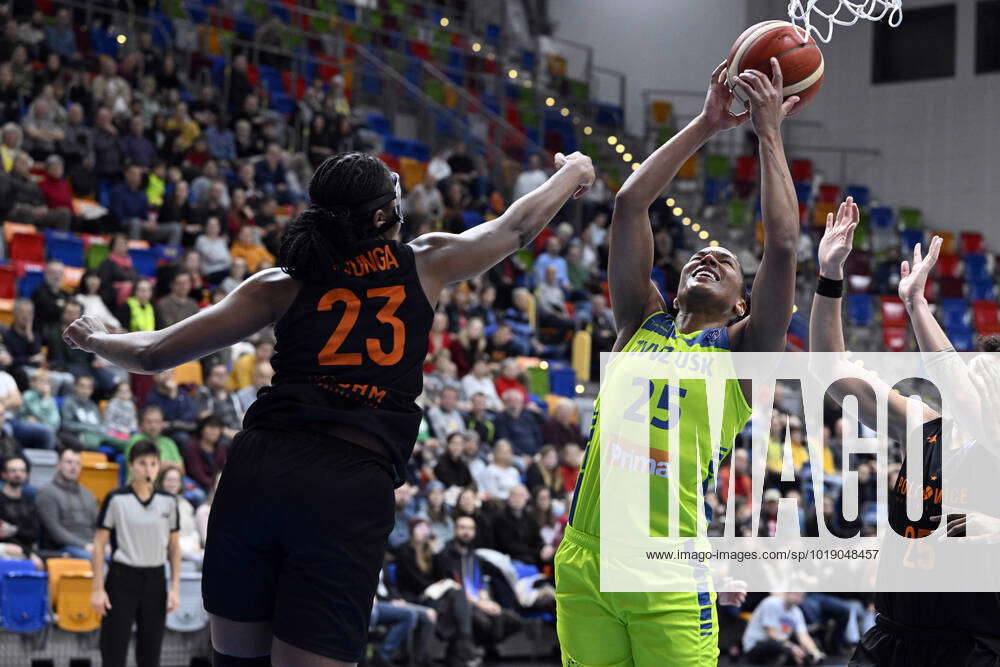 L-R Stephanie Mavunga of Polkowice and Alyssa Thomas of USK in action ...