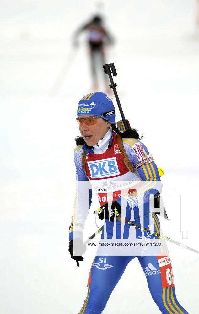 ÖSTERSUND 2008 02 14 Swedens Sofia Domeij leaves after the womens 15-kilometre long-distance race