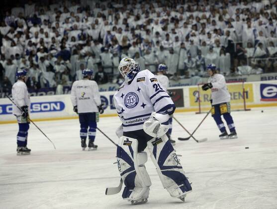 LEKSAND 20071031 The former NHL goalie Ed Belfour of Canada before his ...
