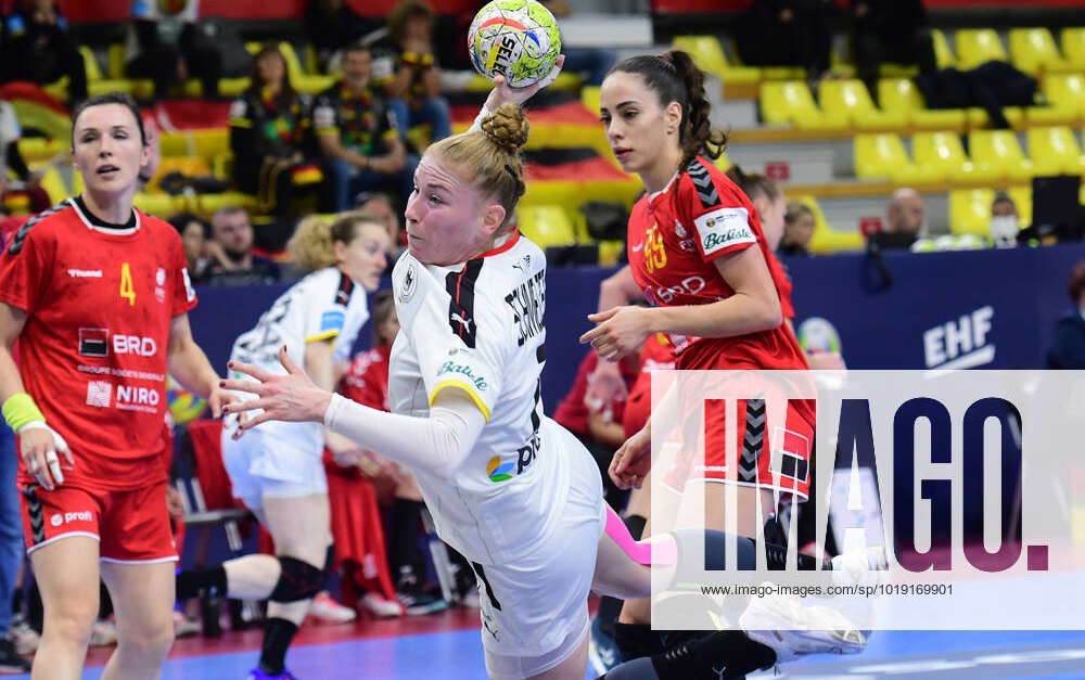 Meike Schmelzer from Germany and Sorina Maria Grozav from Romania ...