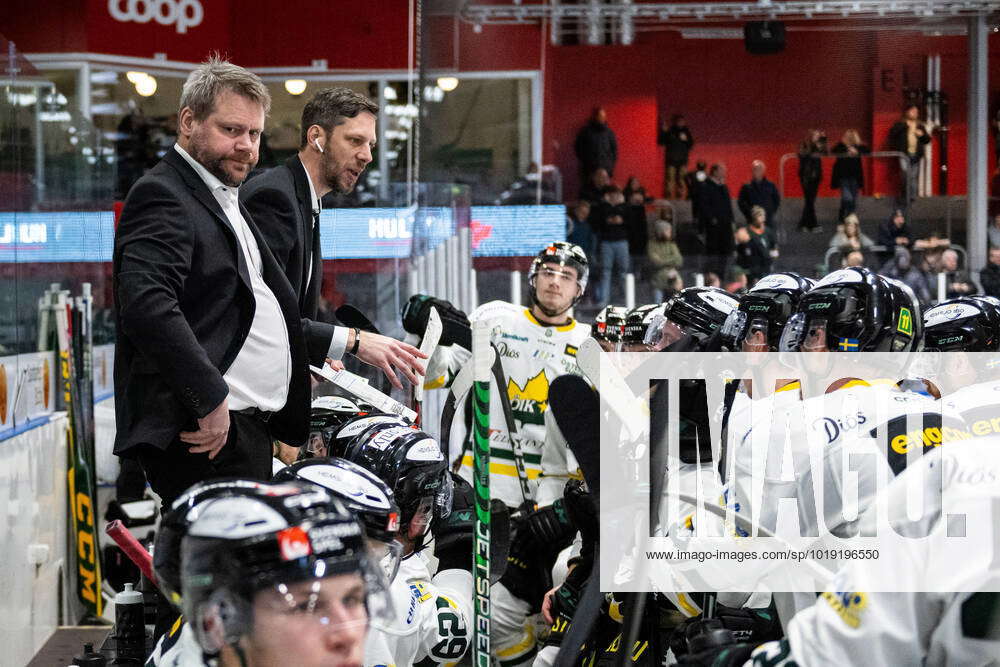 221116 Östersunds coach Kjell Ake Andersson and assistant coach Markus ...