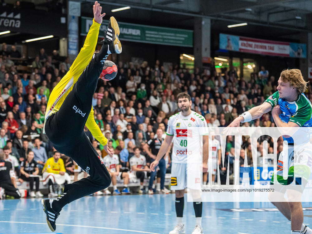 Malte Semisch GWD Minden, 01 parries the throw of Till Hermann Frisch ...