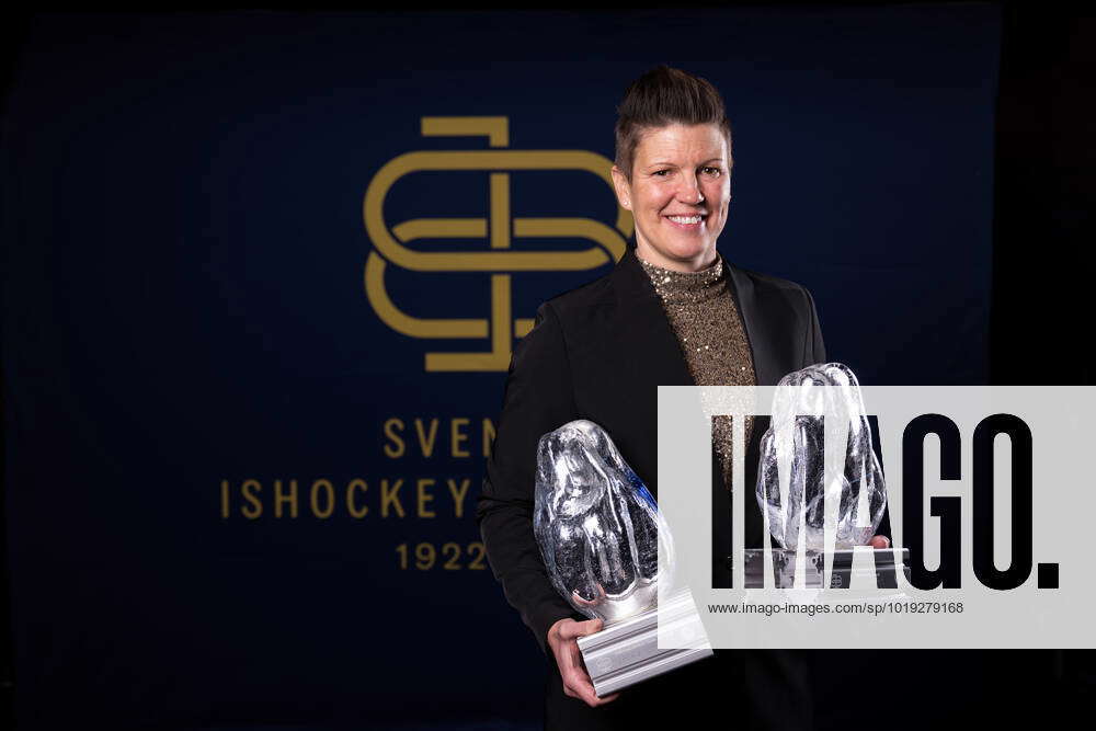 221117 Erika Holst poses for a portrait with her awards Tidernas ...