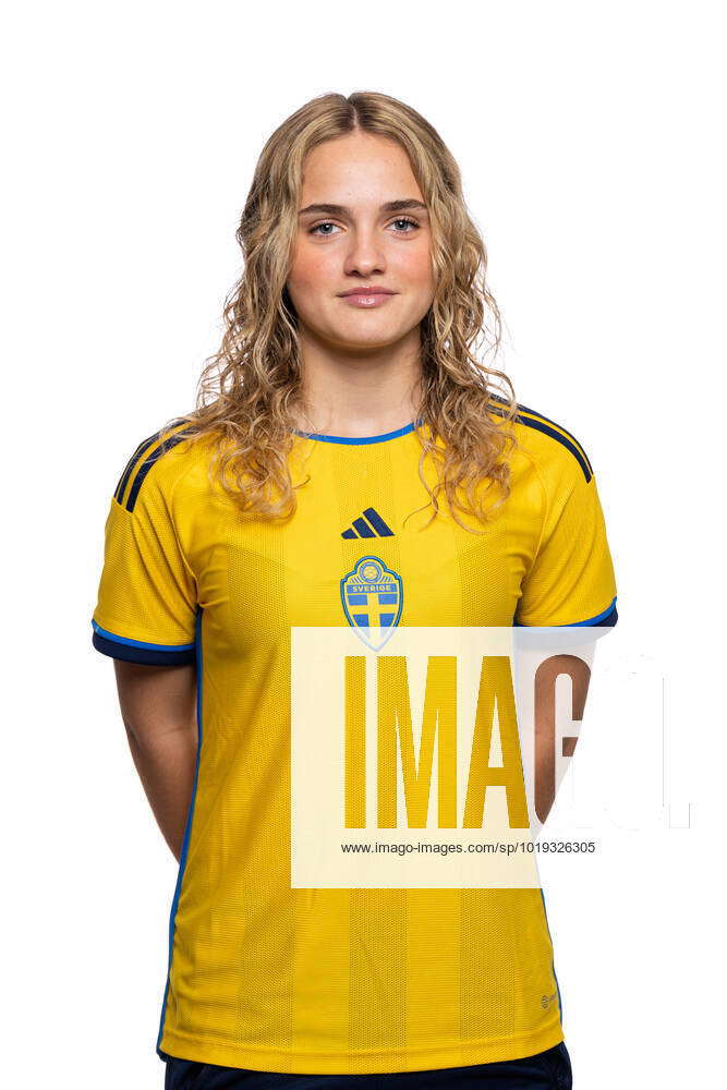 221118 Flutra Cela poses for a portrait during a photo shoot with the ...