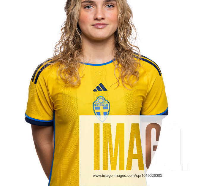 221118 Flutra Cela poses for a portrait during a photo shoot with the ...