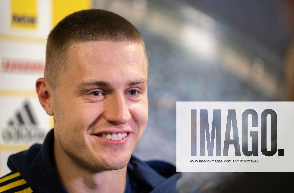 221118 Mattias Svanberg in the mixed zone after a training session with ...